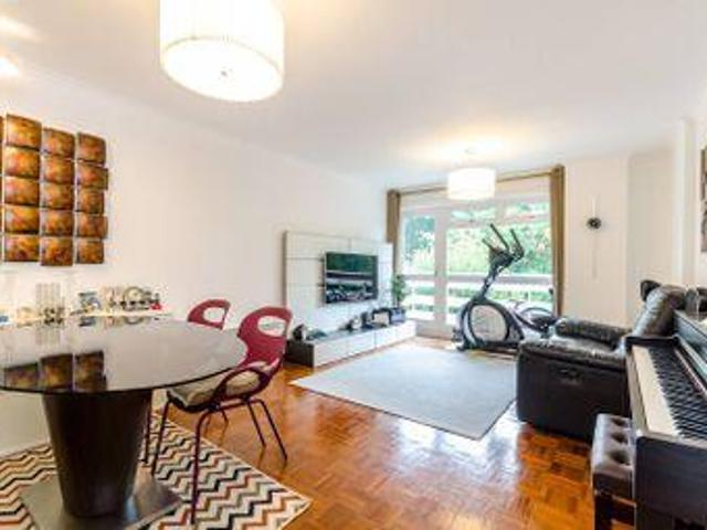 2 Bedrooms Flat for rent in Mountcombe Close, Surbiton KT6