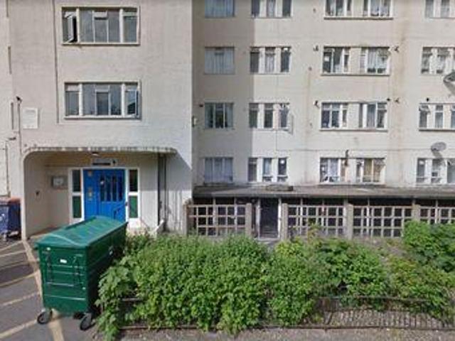 2 Bedrooms Flat for rent in Moberly Road, Clapham SW4