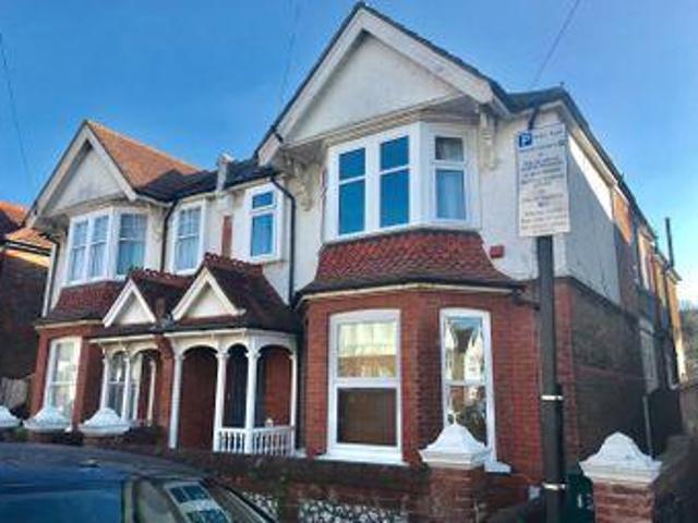 2 Bedrooms Flat for rent in Modena Road, Hove BN3