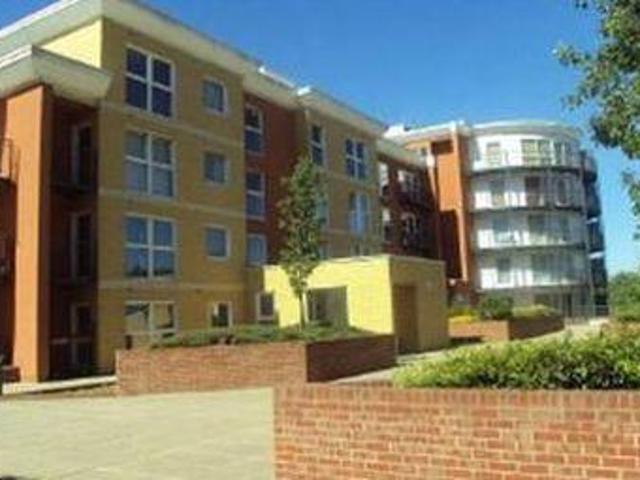 2 Bedrooms Flat for rent in Monarch Way, Ilford IG2