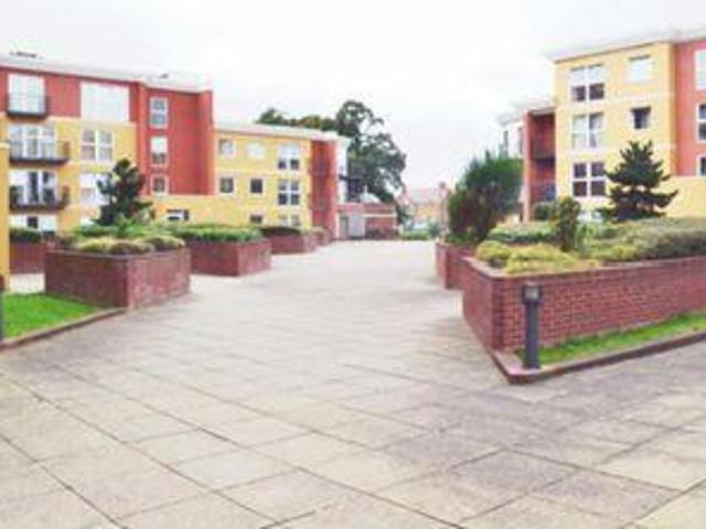 2 Bedrooms Flat for rent in Monarch Way, Newbury Park IG2