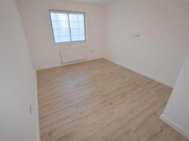 2 Bedrooms Flat for rent in Monarch Court, Lyttleton Road, East Finchley, London N2