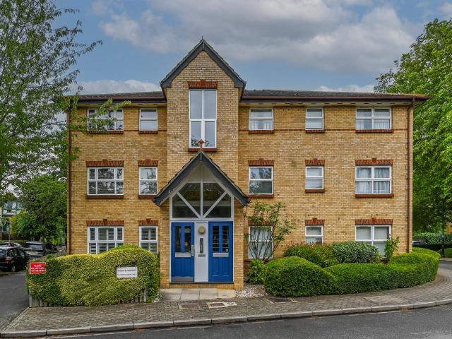 2 Bedrooms Flat for Rent in Monmouth Close | Foxtons