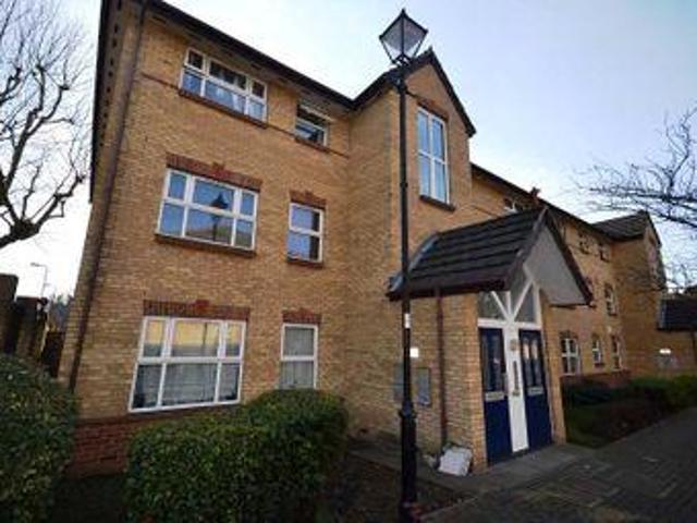 2 Bedrooms Flat for rent in Monmouth Close, London W4
