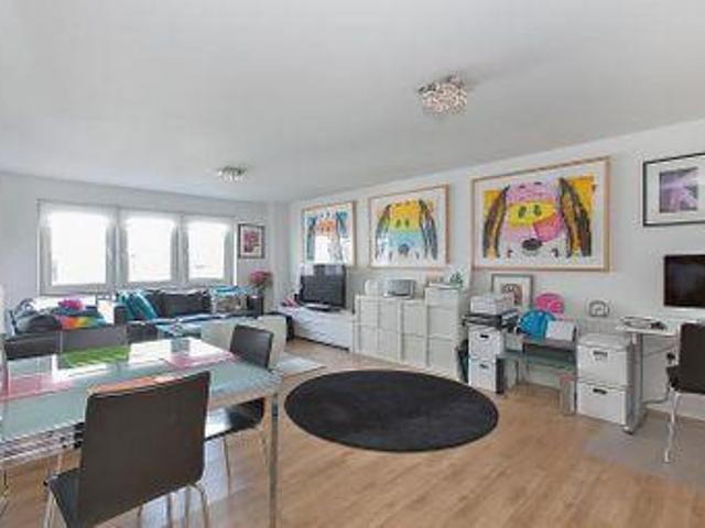 2 Bedrooms Flat for rent in Montague Road, Wimbledon SW19