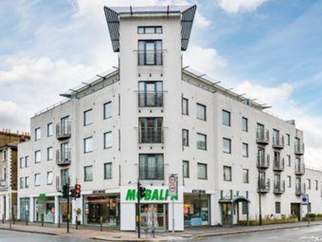 2 Bedrooms Flat for rent in Montague Road, London SW19