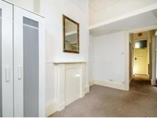 2 Bedrooms Flat for rent in Montague Road, Richmond, Surrey TW10