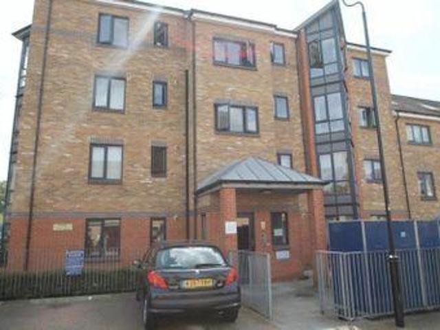 2 Bedrooms Flat for rent in Monteagle Way, London E5