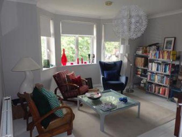 2 Bedrooms Flat for rent in Montenotte Road, London N8