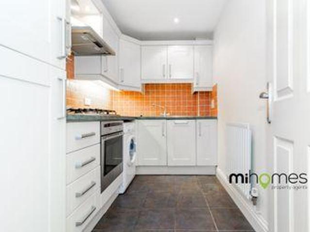 2 Bedrooms Flat for rent in Moon Lane, High Barnet, Barnet EN5