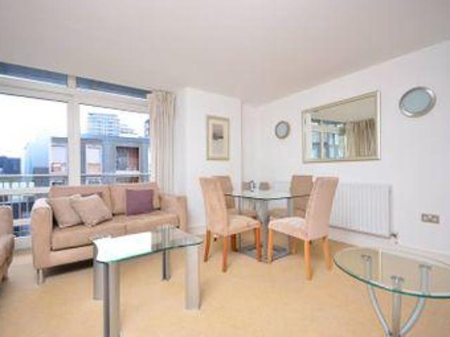 2 Bedrooms Flat for rent in Moore House, Canary Wharf E14