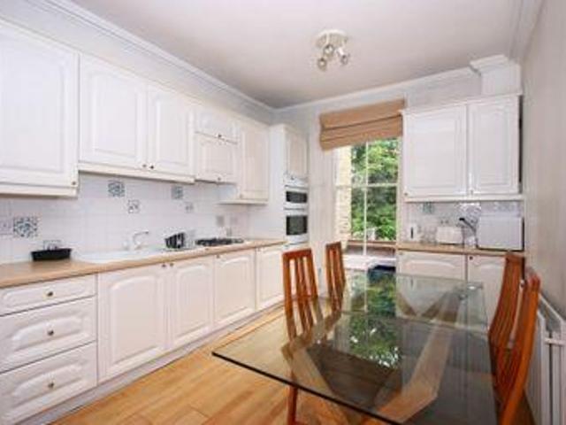 2 Bedrooms Flat for rent in Moore Park Road, Fulham, London SW6
