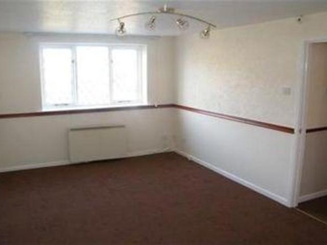 2 Bedrooms Flat for rent in Moorfield Chase, Bolton BL4