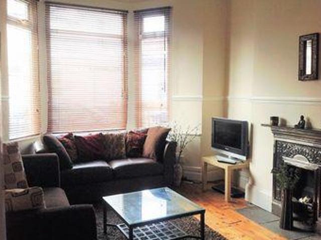 2 Bedrooms Flat for rent in Moorland Road, Cardiff, Caerdydd CF24