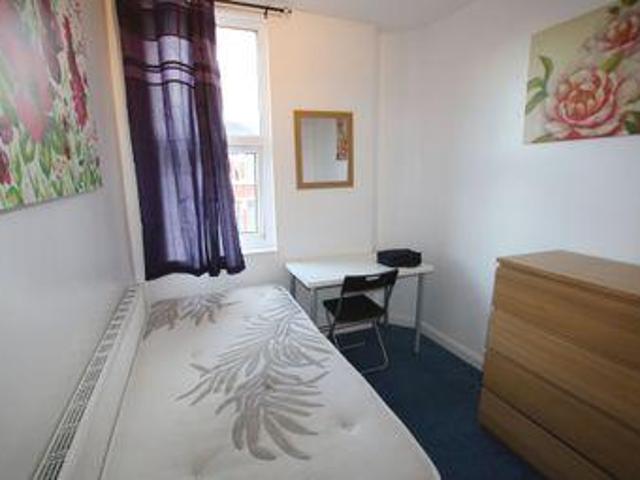 2 Bedrooms Flat for rent in Mora Road, Cricklewood, London NW2