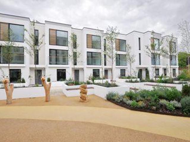 2 Bedrooms Flat for rent in Morea Mews, London N5