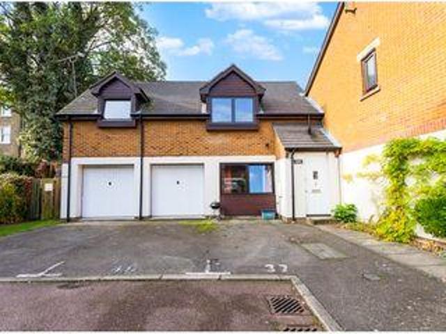 2 Bedrooms Flat for rent in Moriatry Close, Holloway, London N7