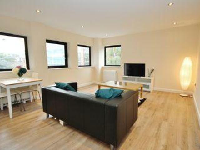 2 Bedrooms Flat for rent in Morland House, Eastern Road, Romford RM1