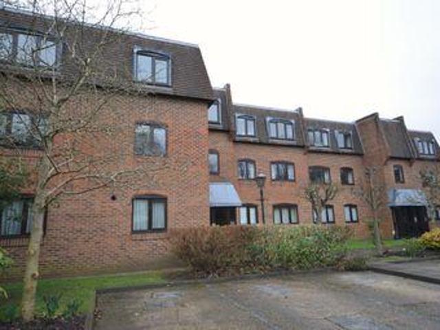 2 Bedrooms Flat for rent in Morley Road, Farnham GU9