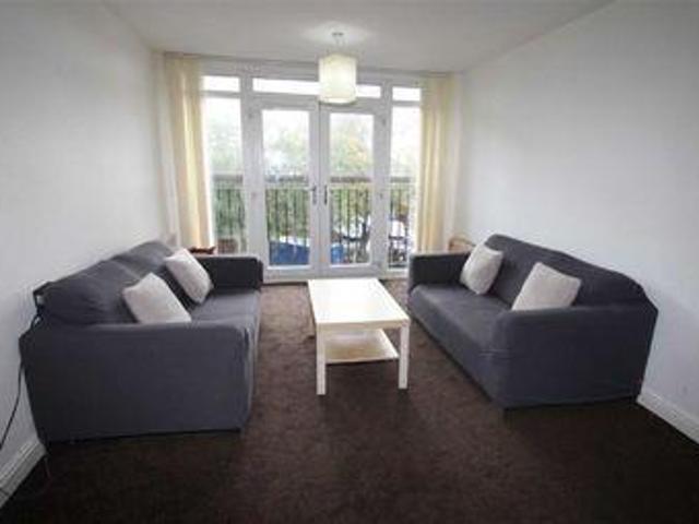 2 Bedrooms Flat for rent in Moss Lane East, Manchester M14