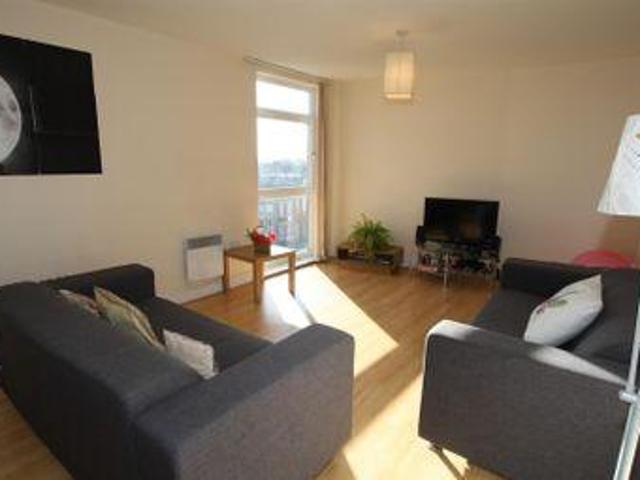 2 Bedrooms Flat for rent in Moss Lane East, Manchester M14