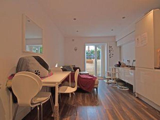 2 Bedrooms Flat for rent in Mattison Road, London N4