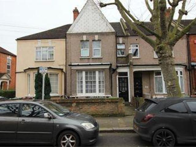 2 Bedrooms Flat for rent in Maude Terrace, London E17