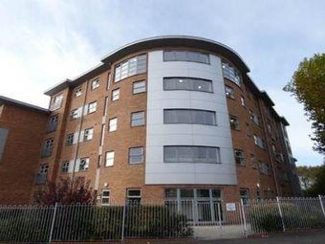 2 Bedrooms Flat for rent in Mauldeth Road West, Manchester M21