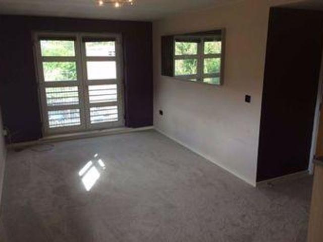 2 Bedrooms Flat for rent in Mauldeth Road West, Chorlton Cum Hardy, Manchester M21