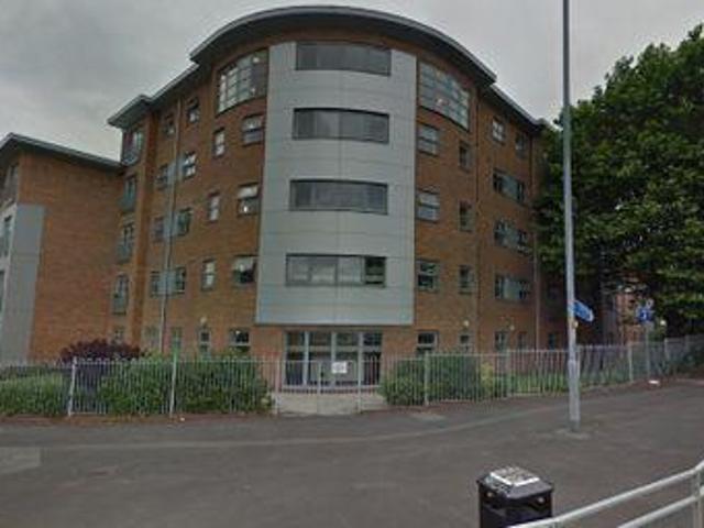 2 Bedrooms Flat for rent in Mauldeth Road West, Chorlton Cum Hardy, Manchester M21
