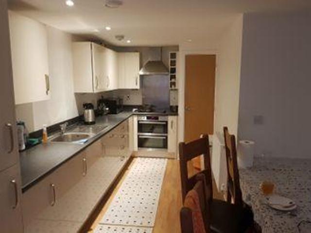 2 Bedrooms Flat for rent in Maxwell Road, Romford, Essex RM7
