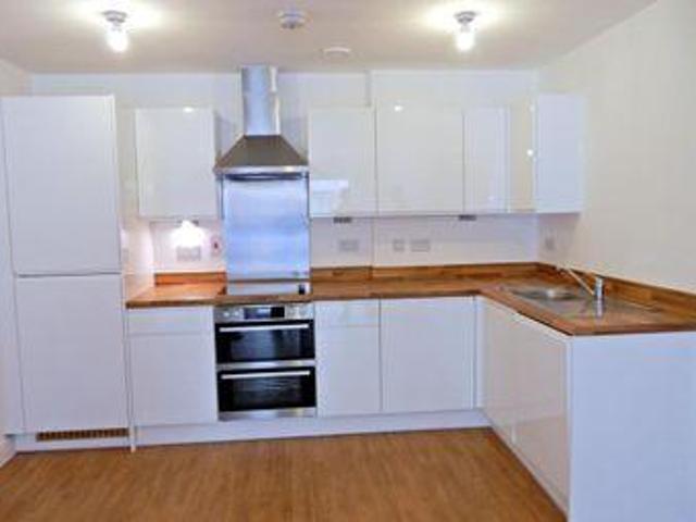 2 Bedrooms Flat for rent in Maxwell Road, Romford, Essex RM7