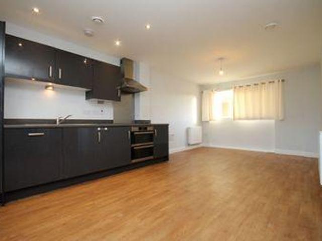 2 Bedrooms Flat for rent in Maxwell Road, Romford RM7