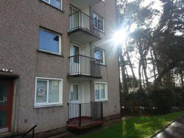 2 Bedrooms Flat for rent in Maxwellton Avenue, East Kilbride, Glasgow G74