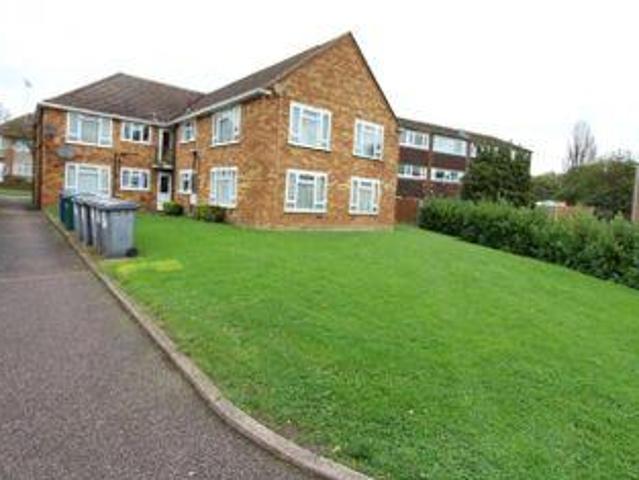 2 Bedrooms Flat for rent in Mays Lane, Barnet EN5