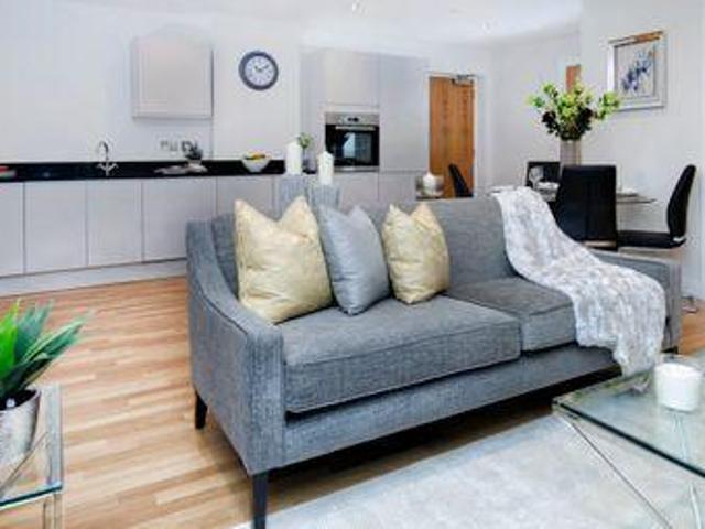 2 Bedrooms Flat for rent in Mabgate, Leeds LS9