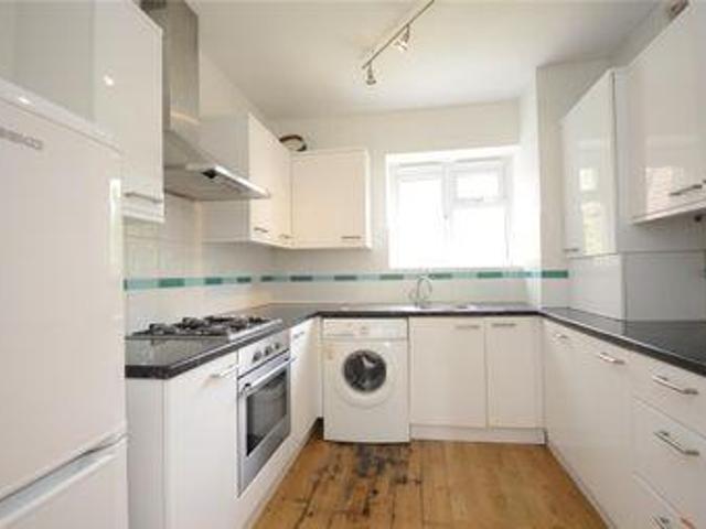 2 Bedrooms Flat for rent in Macgregor House, Thornton Road, Balham SW12