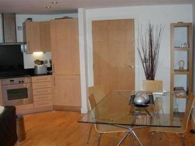 2 Bedrooms Flat for rent in Mackenzie House, Leeds Dock, City Centre LS10