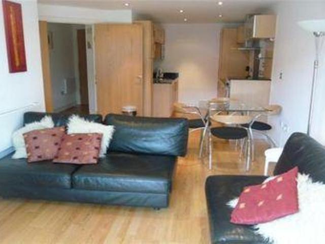 2 Bedrooms Flat for rent in Mackenzie House, Leeds LS10
