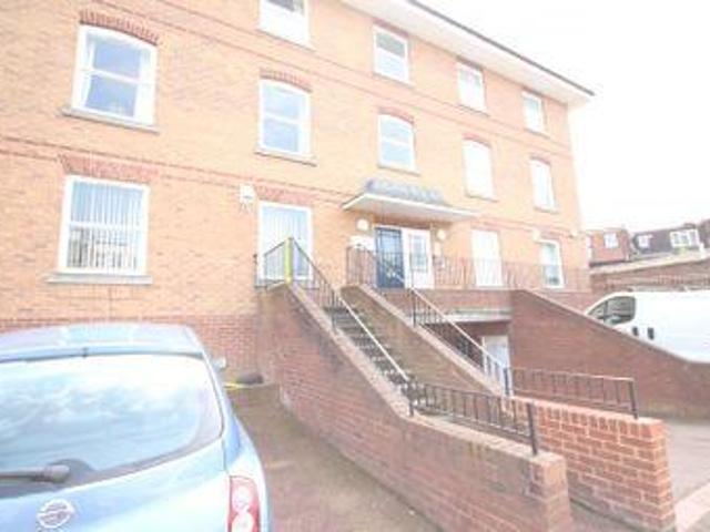 2 Bedrooms Flat for rent in Mackenzie House, London N8