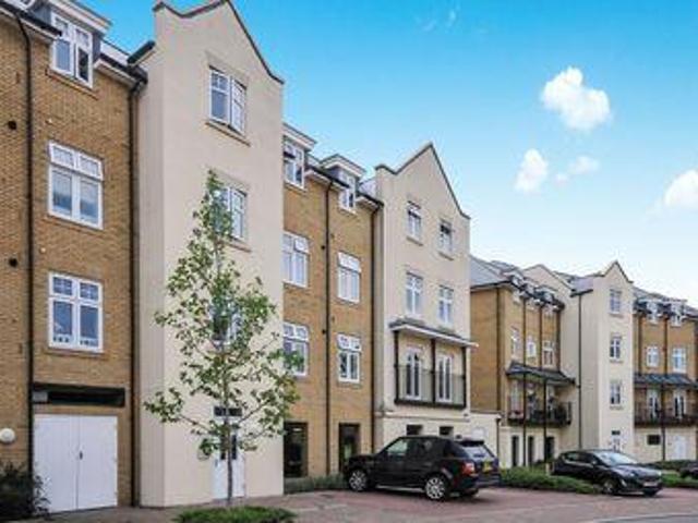 2 Bedrooms Flat for rent in Mackintosh Street, Bromley BR2