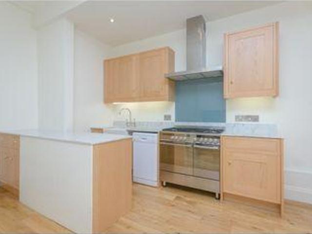 2 Bedrooms Flat for rent in Maclise Road, West Kensington, London W14