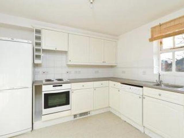 2 Bedrooms Flat for rent in Macmillan Way, Tooting Bec, London SW17