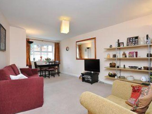 2 Bedrooms Flat for rent in Macmillan Way, Heritage Park, London SW17
