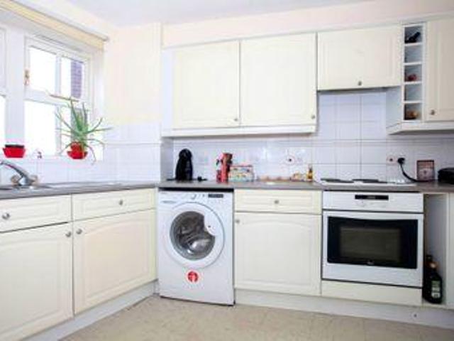 2 Bedrooms Flat for rent in Macmillan Way, London SW17