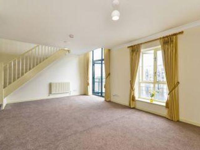 2 Bedrooms Flat for rent in Magdalen House, Royal Docks, London E16