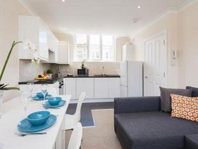2 Bedrooms Flat for rent in Magravine Gardens, London W6