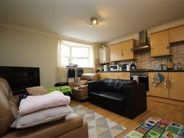 2 Bedrooms Flat for rent in Maitland Road, London E15