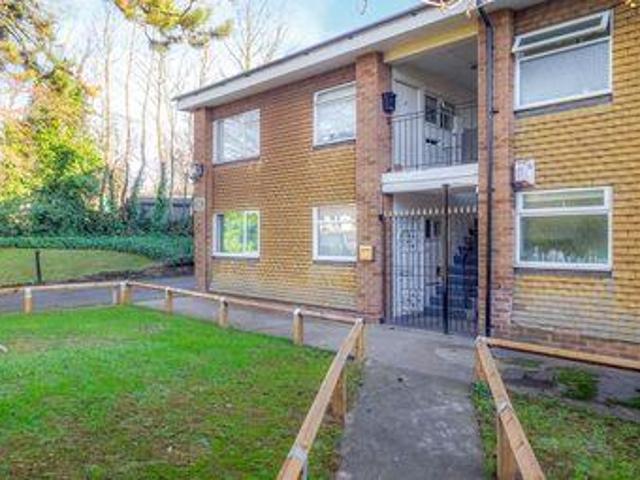 2 Bedrooms Flat for rent in Malcolm Close, Nottingham NG3