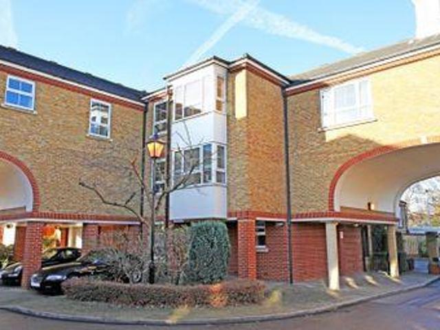 2 Bedrooms Flat for rent in Malthouse Drive, London W4